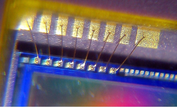 New chip can turn your cell phone into a projector